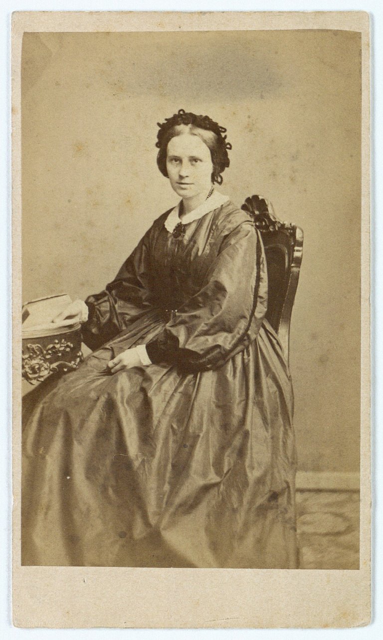 Mathilde Fibiger/Clara Raphael: Danmarks første feministiske forfatter.